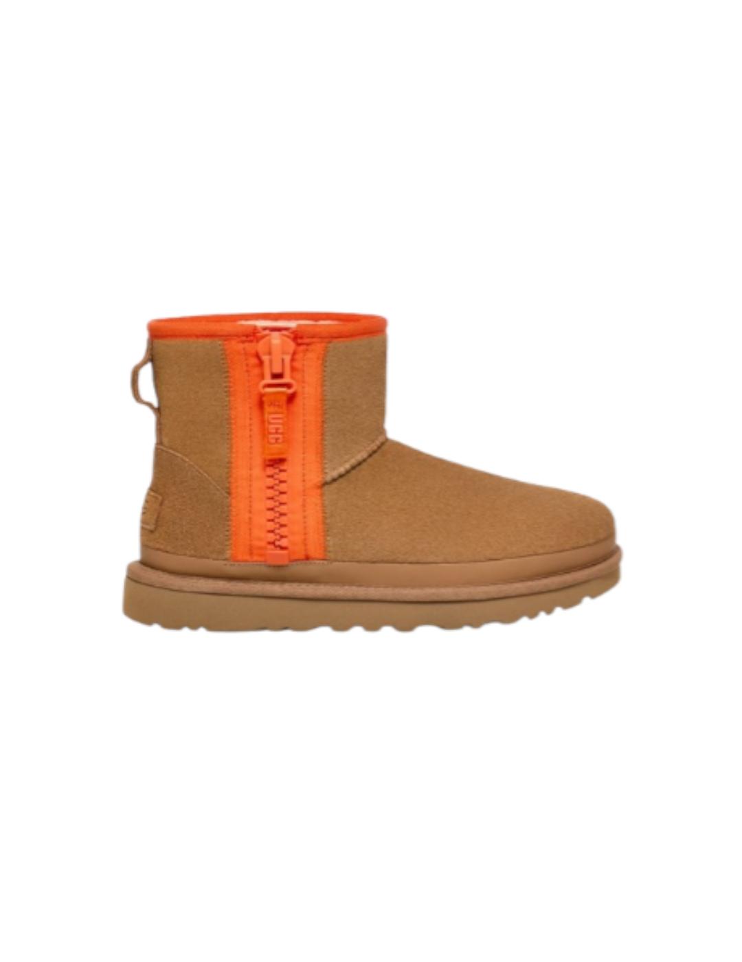 Botín Ugg Classic Mini Zipper Tape Logo Camel UGG para Mujer | Rasgos ...