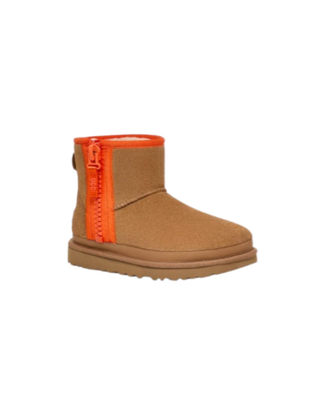 Botín Ugg Classic Mini Zipper Tape Logo Camel UGG para Mujer | Rasgos ...